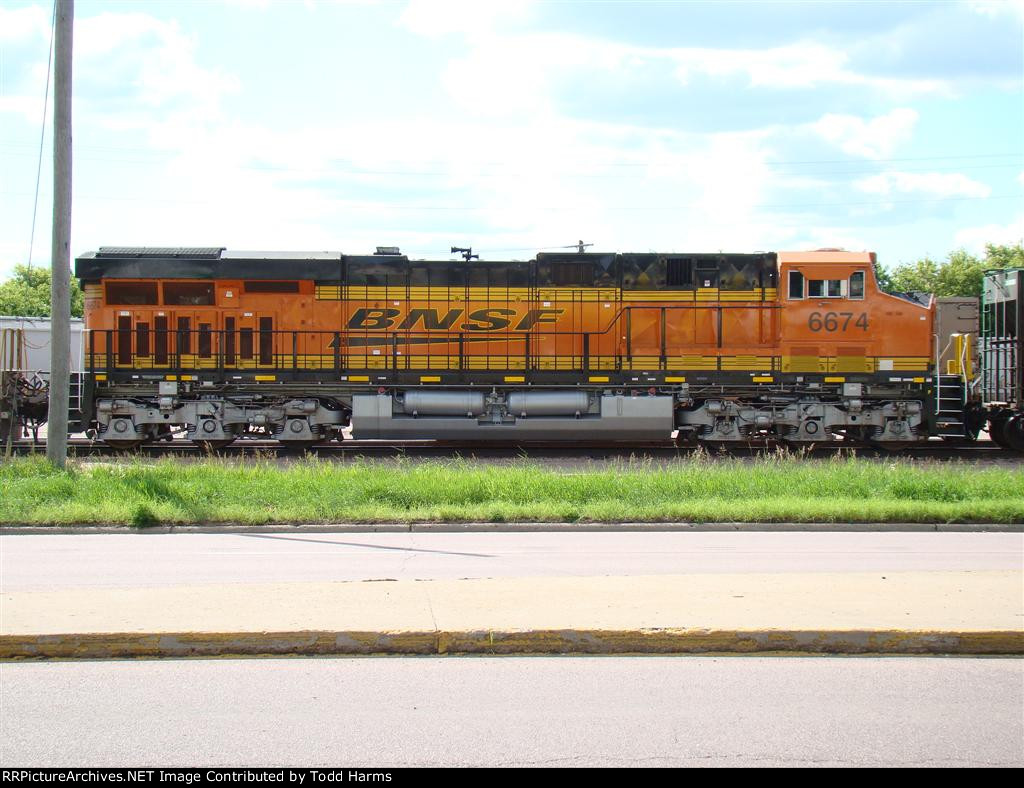 BNSF 6674